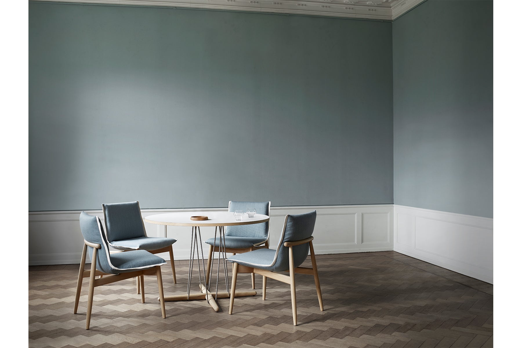 E004 | EMBRACE CHAIR E004