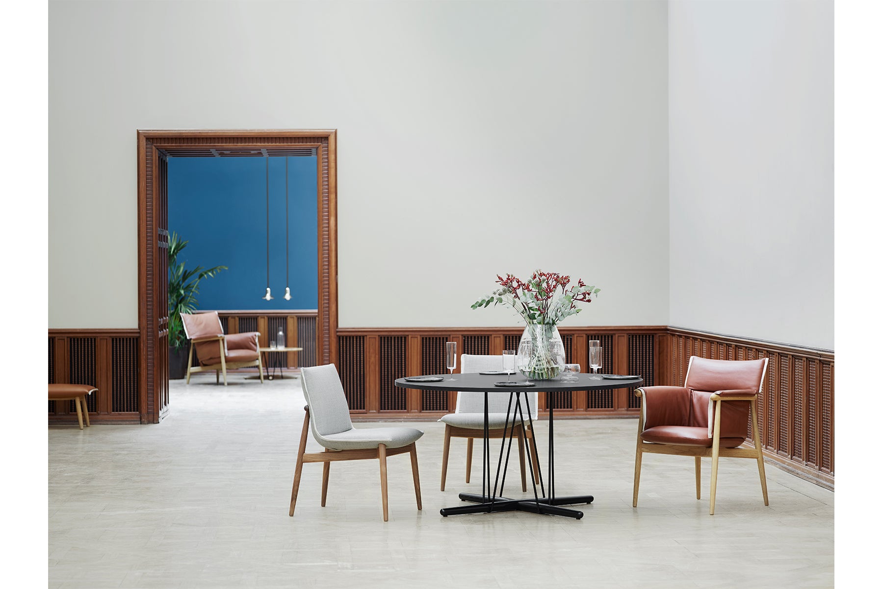 EOOS E020 MODEL | EMBRACE TABLE E020