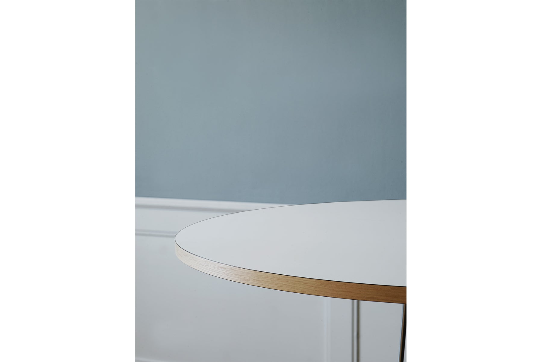 EOOS E020 MODEL | EMBRACE TABLE E020