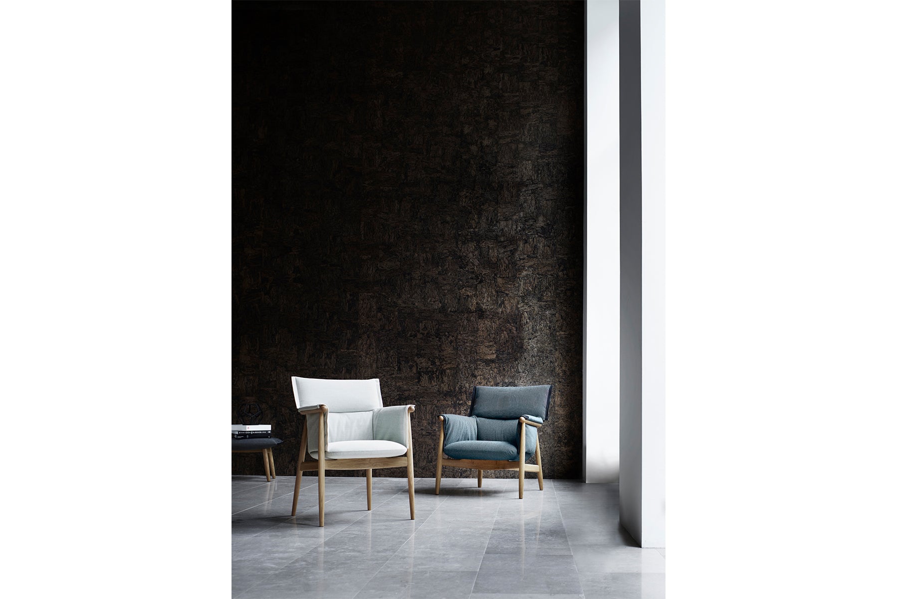 E015 | EMBRACE LOUNGE CHAIR