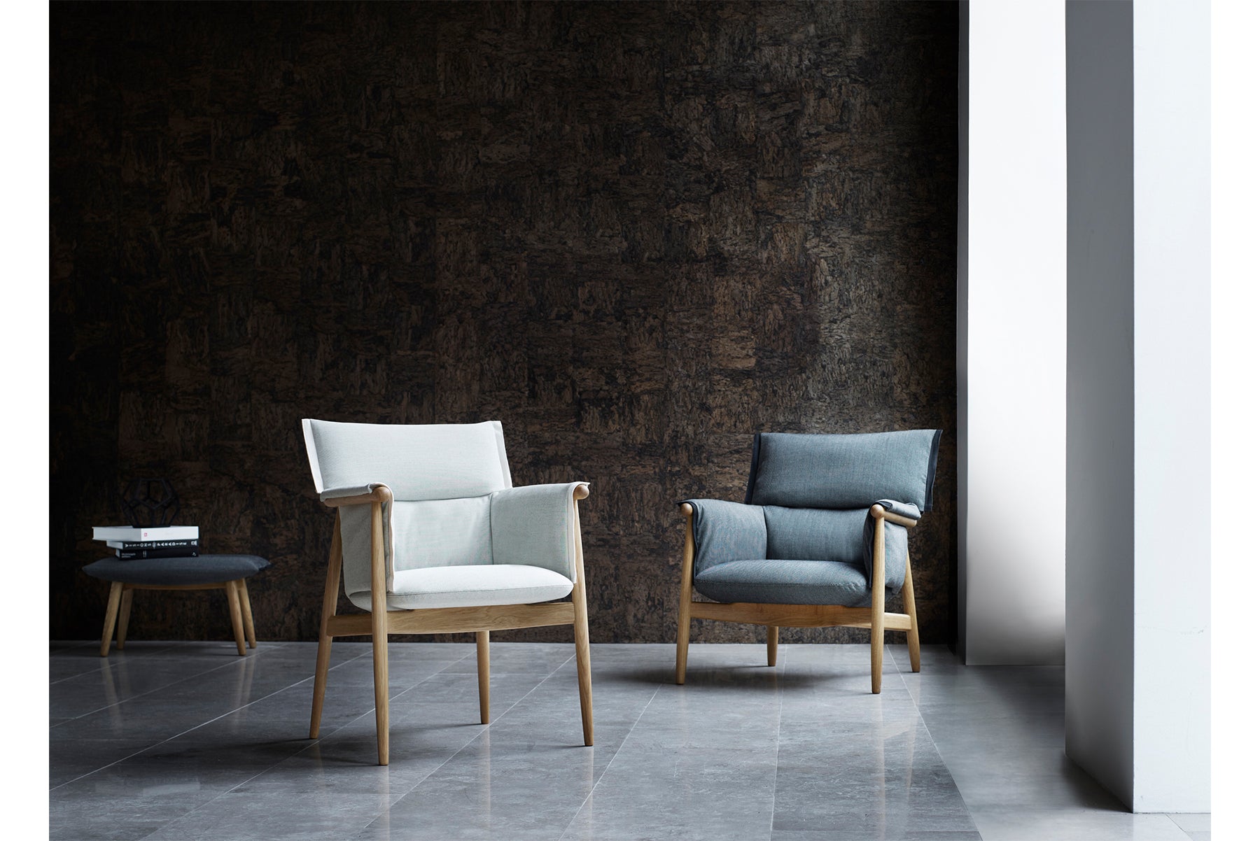 E015 | EMBRACE LOUNGE CHAIR