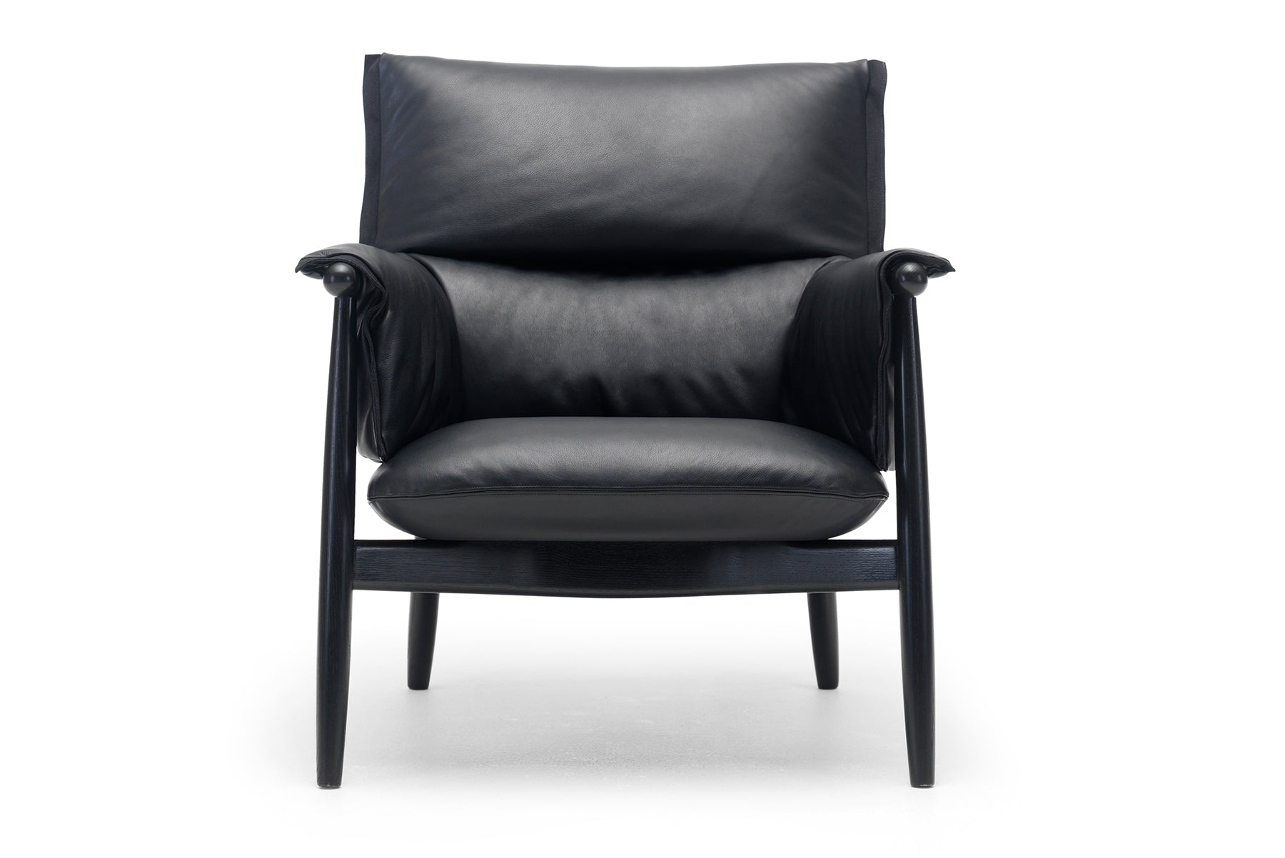 E015 | EMBRACE LOUNGE CHAIR