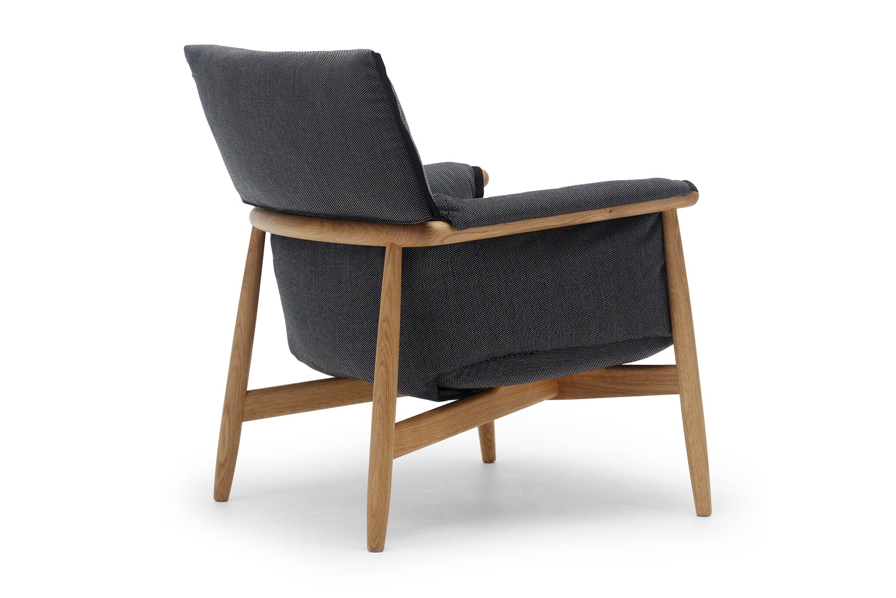 E015 | EMBRACE LOUNGE CHAIR