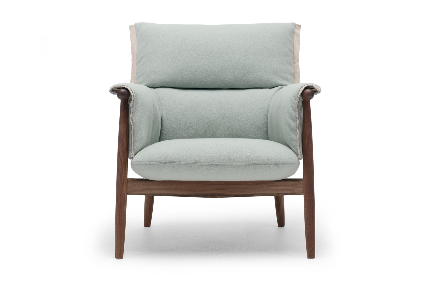 E015 | EMBRACE LOUNGE CHAIR